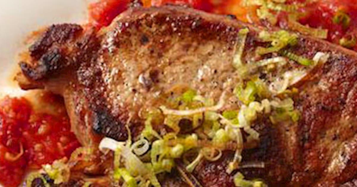 Pork chops with tomato jam and crispy leek - Botilia.gr Blog